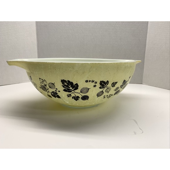 Pyrex | Kitchen | Vintage Pyrex Yellow With Black Gooseberry 444 Mixing ...